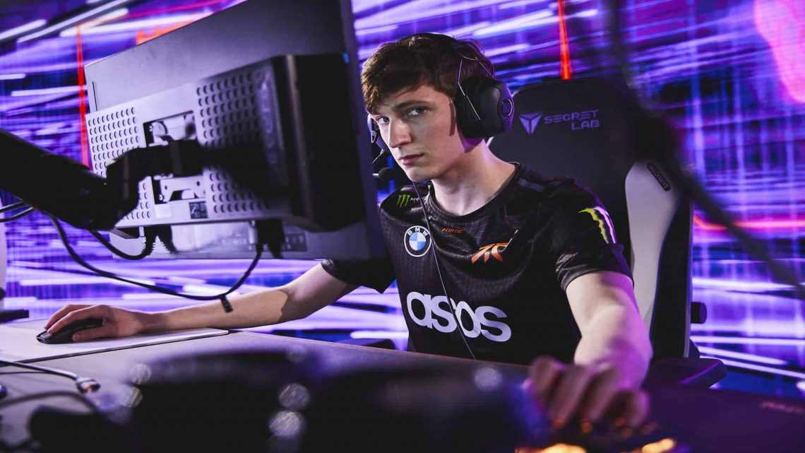 5 Best Gaming Mouse for Valorant (& What Pros Use) in 2023